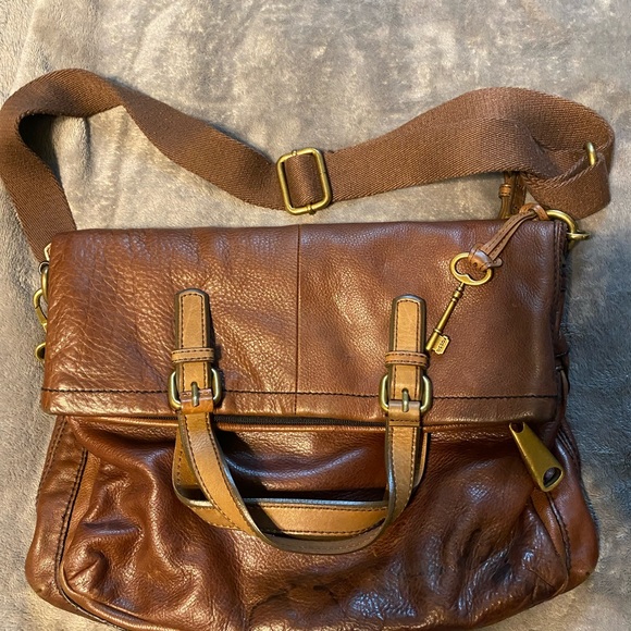 Fossil | Bags | Leather Fossil Crossbody | Poshmark